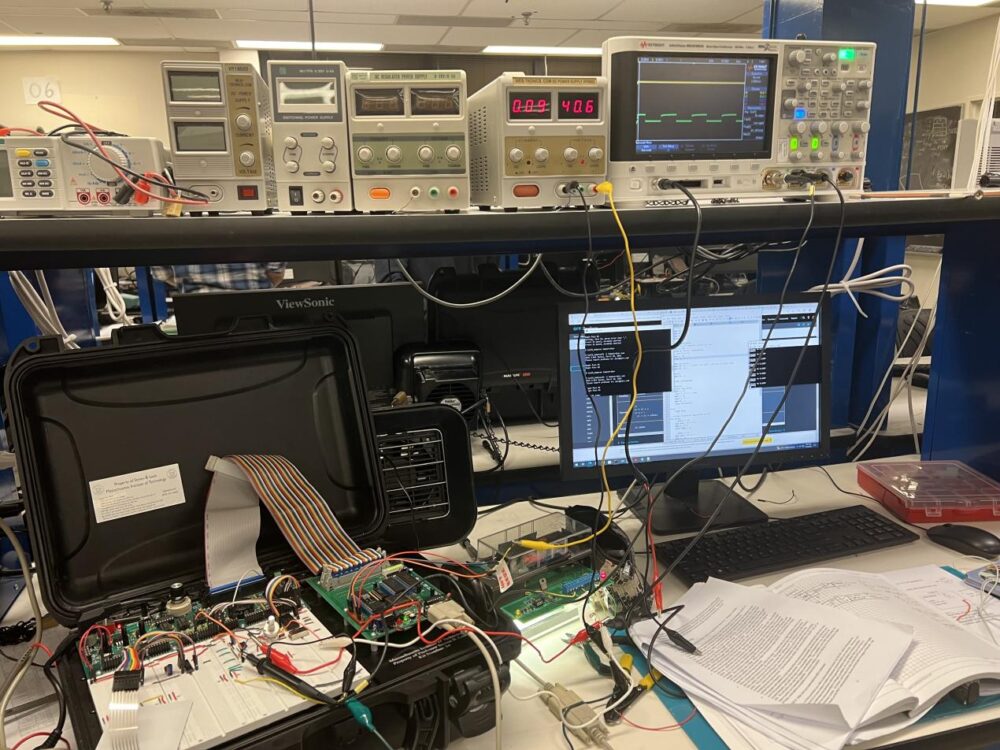 6.115 Microcomputer Lab! | MIT Admissions