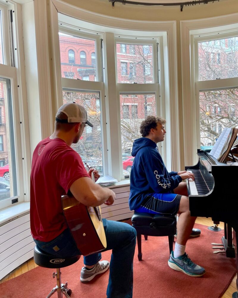 Tour de Frat | MIT Admissions